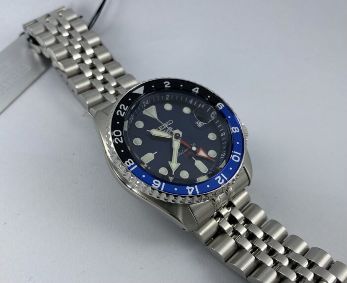 Seiko 5 Sports – Clockwise